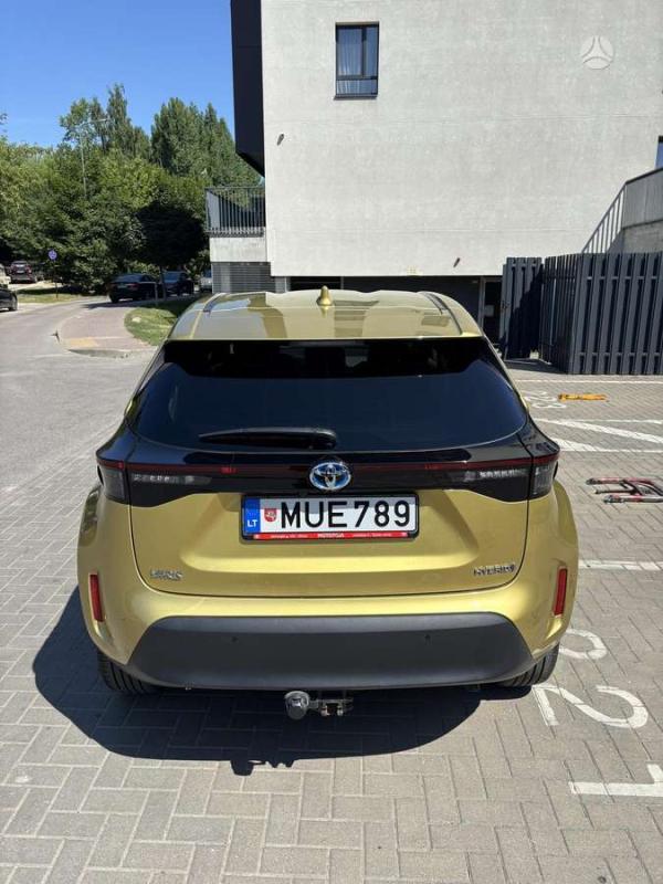 Yellow Toyota Yaris Cross 2023 in Vilnius, with an engine capacity of 1.49 L and mileage of 50 thousand km for 23900 €, photo 5 on AUTOMOTO.COM.LV