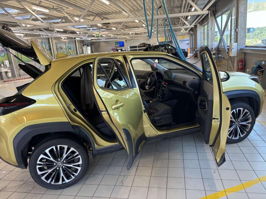 Желтый Тойота Yaris Cross 2023 в Вильнюс, объемом двигателя 1.49 л и пробегом 50 тыс. км за 23900 €, фото 18 на AUTOMOTO.COM.LV