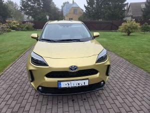 Yellow Toyota Yaris Cross 2023 in Birzai, with an engine capacity of 1.49 L and mileage of 20 thousand km for 18700 €, photo 2 on AUTOMOTO.COM.LV