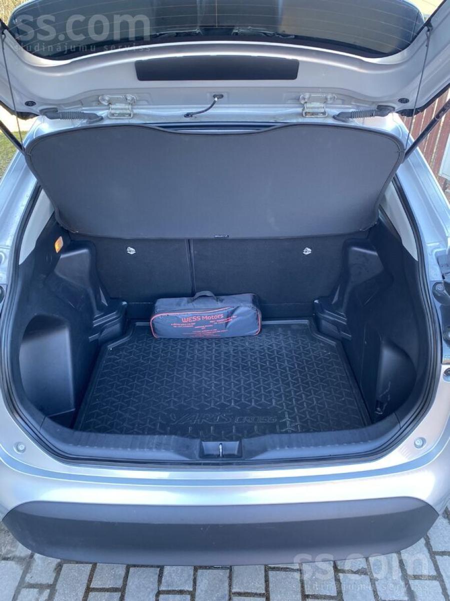 Toyota Yaris 2023 in Riga, with an engine capacity of 1.50 L and mileage of 32 thousand km for 20900 €, photo 7 on AUTOMOTO.COM.LV