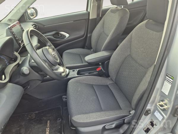 Toyota Yaris 2024 in Riga, with an engine capacity of 1.50 L and mileage of 25 thousand km for 21400 €, photo 11 on AUTOMOTO.COM.LV
