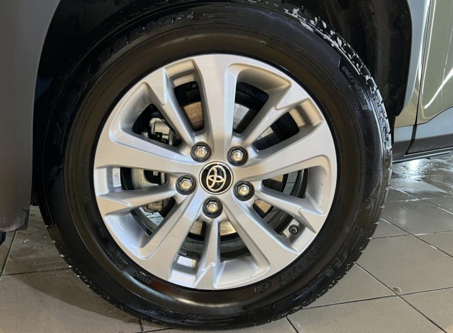 Toyota Yaris 2025 in Vilnius, with an engine capacity of 1.50 L and mileage of 12 thousand km for 22500 €, photo 5 on AUTOMOTO.COM.LV