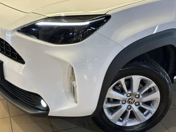 Toyota Yaris 2025 in Vilnius, with an engine capacity of 1.50 L and mileage of 57 thousand km for 21950 €, photo 3 on AUTOMOTO.COM.LV