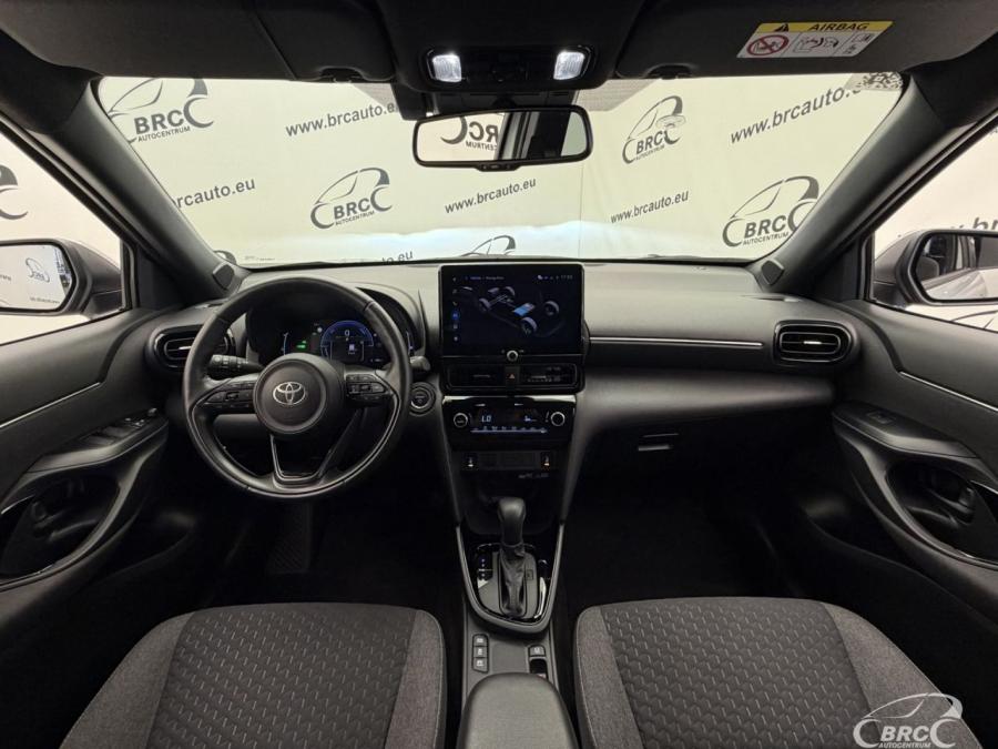 Toyota Yaris 2025 in Vilnius, with an engine capacity of 1.49 L and mileage of 9 thousand km for 21900 €, photo 4 on AUTOMOTO.COM.LV