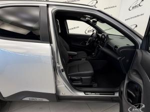 Toyota Yaris 2025 in Vilnius, with an engine capacity of 1.49 L and mileage of 9 thousand km for 21900 €, photo 5 on AUTOMOTO.COM.LV