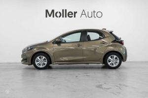 Green Toyota Yaris 2024 in Vilnius, with an engine capacity of 1.50 L and mileage of 93 thousand km for 16950 €, photo 3 on AUTOMOTO.COM.LV