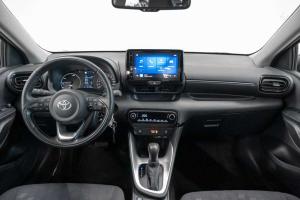 Green Toyota Yaris 2024 in Vilnius, with an engine capacity of 1.50 L and mileage of 93 thousand km for 16950 €, photo 9 on AUTOMOTO.COM.LV