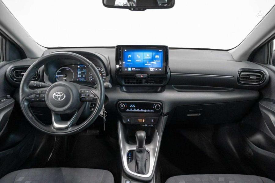Green Toyota Yaris 2024 in Vilnius, with an engine capacity of 1.50 L and mileage of 93 thousand km for 16950 €, photo 9 on AUTOMOTO.COM.LV
