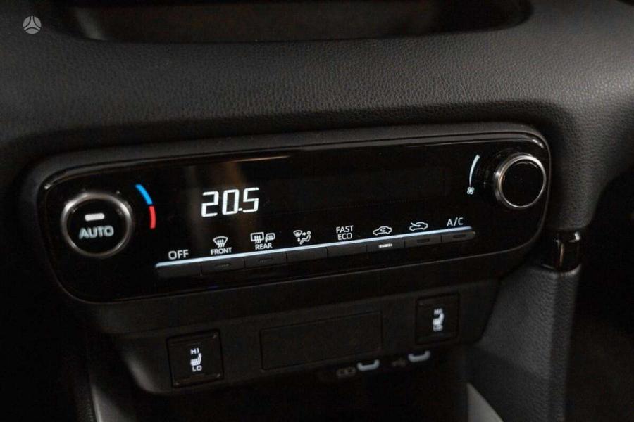 Green Toyota Yaris 2024 in Vilnius, with an engine capacity of 1.50 L and mileage of 93 thousand km for 16950 €, photo 16 on AUTOMOTO.COM.LV