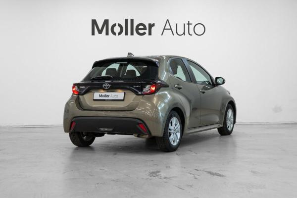 Zaļš Toyota Yaris 2024 Viļņa, ar dzinēja tilpumu 1.50 L un nobraukumu 93 tūkst. km par 16950 €, foto 3 vietnē AUTOMOTO.COM.LV