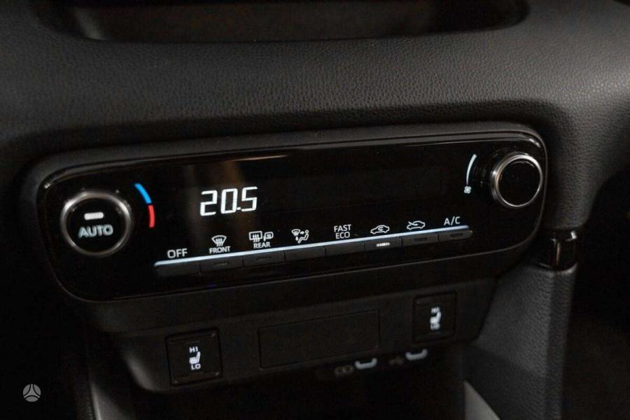 Green Toyota Yaris 2024 in Vilnius, with an engine capacity of 1.50 L and mileage of 93 thousand km for 16950 €, photo 16 on AUTOMOTO.COM.LV
