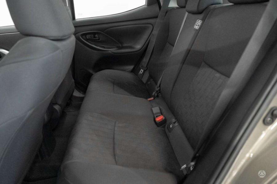 Green Toyota Yaris 2024 in Vilnius, with an engine capacity of 1.50 L and mileage of 93 thousand km for 16950 €, photo 19 on AUTOMOTO.COM.LV
