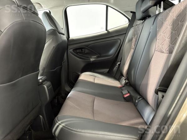 Green Toyota Yaris 2022 in Ventspils, with an engine capacity of 1.50 L and mileage of 74 thousand km for 21990 €, photo 6 on AUTOMOTO.COM.LV