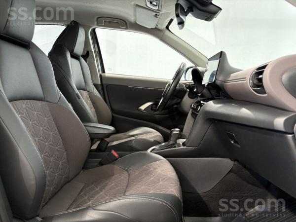Green Toyota Yaris 2022 in Ventspils, with an engine capacity of 1.50 L and mileage of 74 thousand km for 21990 €, photo 7 on AUTOMOTO.COM.LV