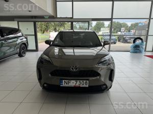 Zaļš Toyota Yaris 2022 Rīga, ar dzinēja tilpumu 1.50 L un nobraukumu 48 tūkst. km par 18900 €, foto 3 vietnē AUTOMOTO.COM.LV
