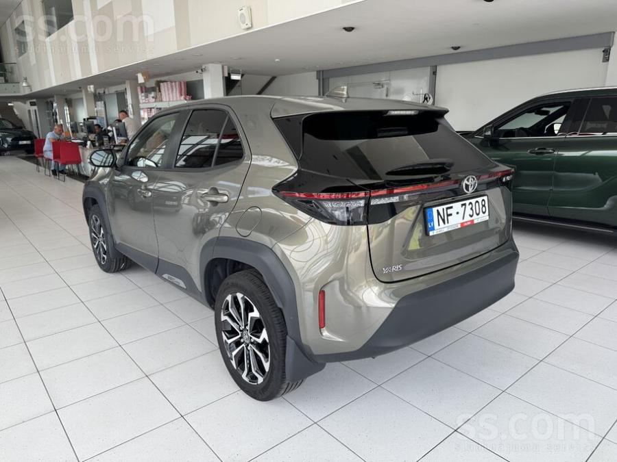 Zaļš Toyota Yaris 2022 Rīga, ar dzinēja tilpumu 1.50 L un nobraukumu 48 tūkst. km par 18900 €, foto 5 vietnē AUTOMOTO.COM.LV