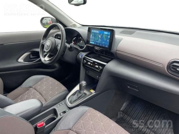 Toyota Yaris 2022 in Riga on AUTOMOTO.COM.LV Green Toyota Yaris 2022 in Riga, with an engine capacity of 1.50 L and mileage of 46 thousand km for 22990 €, photo 7 on AUTOMOTO.COM.LV