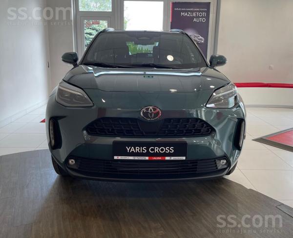 Green Toyota Yaris 2025 in Jekabpils, with an engine capacity of 1.50 L and mileage of 4 thousand km for 25900 €, photo 2 on AUTOMOTO.COM.LV