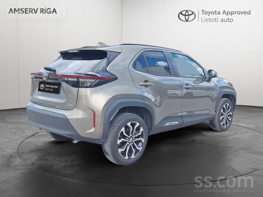 Zaļš Toyota Yaris 2025 Rīga, ar dzinēja tilpumu 1.50 L un nobraukumu 30 tūkst. km par 23500 €, foto 3 vietnē AUTOMOTO.COM.LV