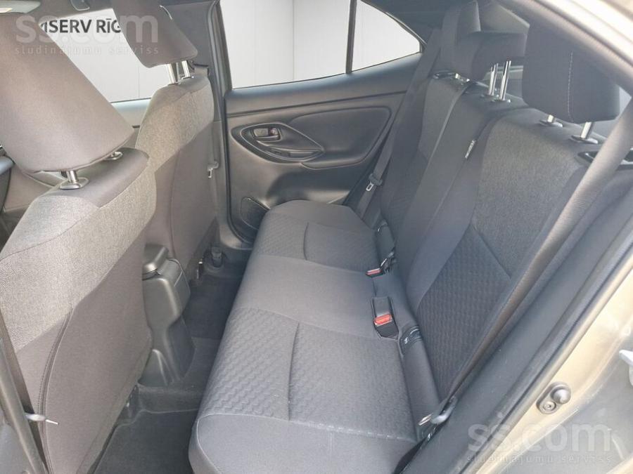 Zaļš Toyota Yaris 2025 Rīga, ar dzinēja tilpumu 1.50 L un nobraukumu 30 tūkst. km par 23500 €, foto 12 vietnē AUTOMOTO.COM.LV