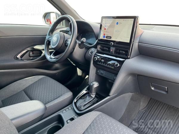 Zaļš Toyota Yaris 2025 Rīga, ar dzinēja tilpumu 1.50 L un nobraukumu 30 tūkst. km par 24990 €, foto 6 vietnē AUTOMOTO.COM.LV