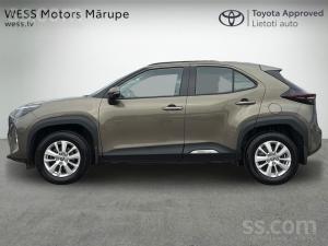 Green Toyota Yaris 2025 in Riga, with an engine capacity of 1.50 L and mileage of 37 thousand km for 23990 €, photo 4 on AUTOMOTO.COM.LV