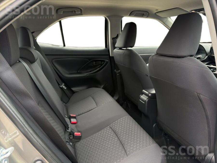 Green Toyota Yaris 2025 in Riga, with an engine capacity of 1.50 L and mileage of 37 thousand km for 23990 €, photo 8 on AUTOMOTO.COM.LV