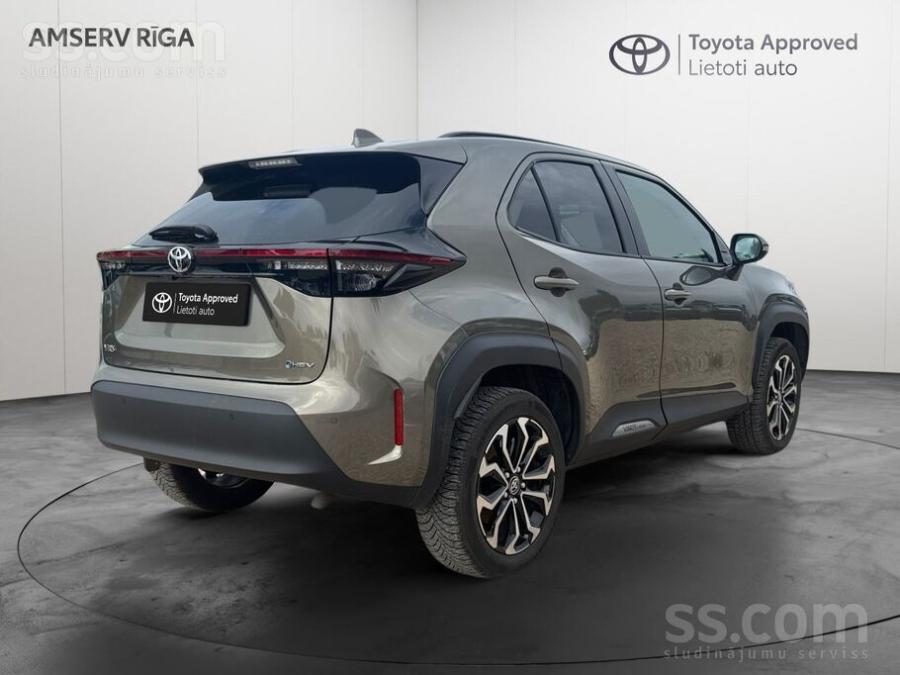 Zaļš Toyota Yaris 2025 Rīga, ar dzinēja tilpumu 1.50 L un nobraukumu 31 tūkst. km par 23500 €, foto 3 vietnē AUTOMOTO.COM.LV