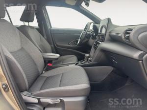 Zaļš Toyota Yaris 2025 Rīga, ar dzinēja tilpumu 1.50 L un nobraukumu 31 tūkst. km par 23500 €, foto 7 vietnē AUTOMOTO.COM.LV