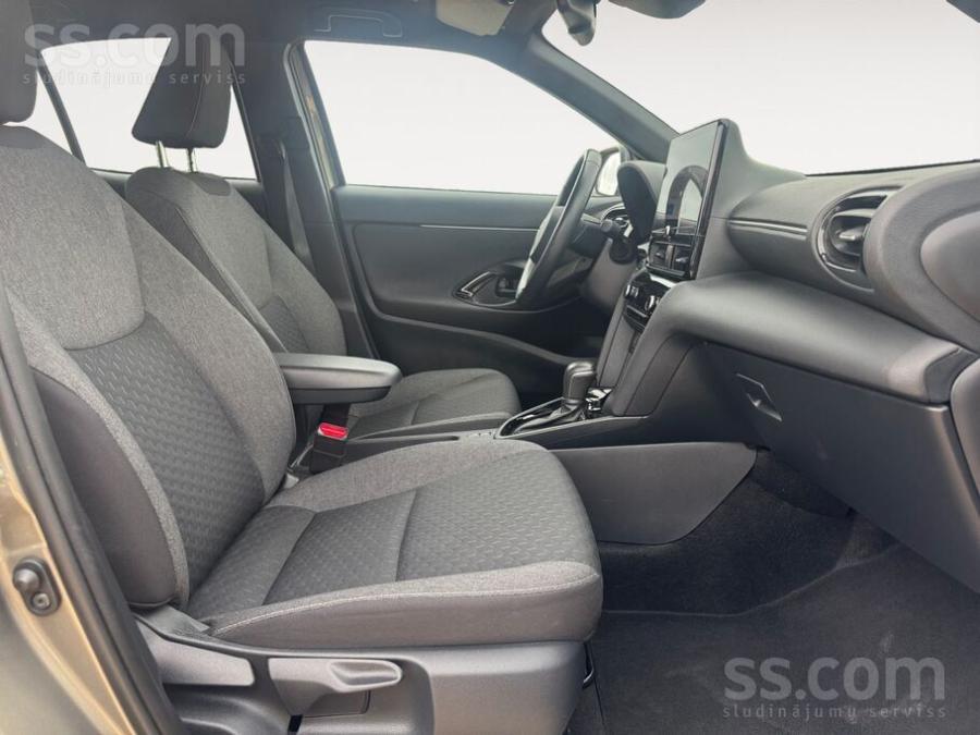 Zaļš Toyota Yaris 2025 Rīga, ar dzinēja tilpumu 1.50 L un nobraukumu 31 tūkst. km par 23500 €, foto 7 vietnē AUTOMOTO.COM.LV