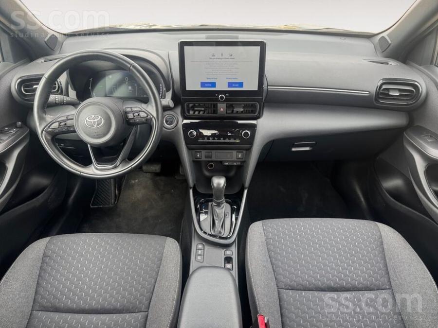 Zaļš Toyota Yaris 2025 Rīga, ar dzinēja tilpumu 1.50 L un nobraukumu 31 tūkst. km par 23500 €, foto 9 vietnē AUTOMOTO.COM.LV