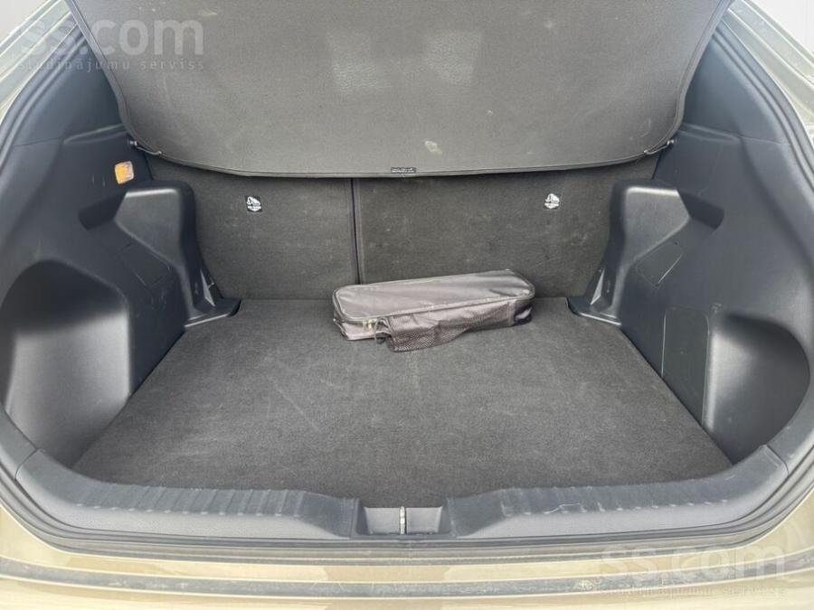 Zaļš Toyota Yaris 2025 Rīga, ar dzinēja tilpumu 1.50 L un nobraukumu 31 tūkst. km par 23500 €, foto 11 vietnē AUTOMOTO.COM.LV