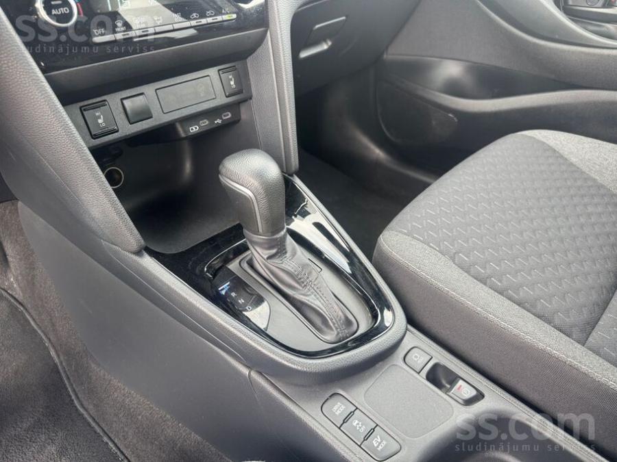 Zaļš Toyota Yaris 2025 Rīga, ar dzinēja tilpumu 1.50 L un nobraukumu 31 tūkst. km par 23500 €, foto 13 vietnē AUTOMOTO.COM.LV