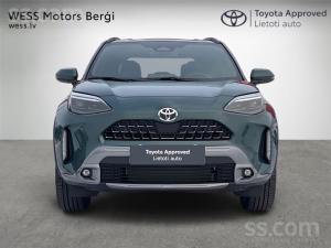 Green Toyota Yaris 2026 in Riga, with an engine capacity of 1.50 L and mileage of 4 thousand km for 29990 €, photo 6 on AUTOMOTO.COM.LV