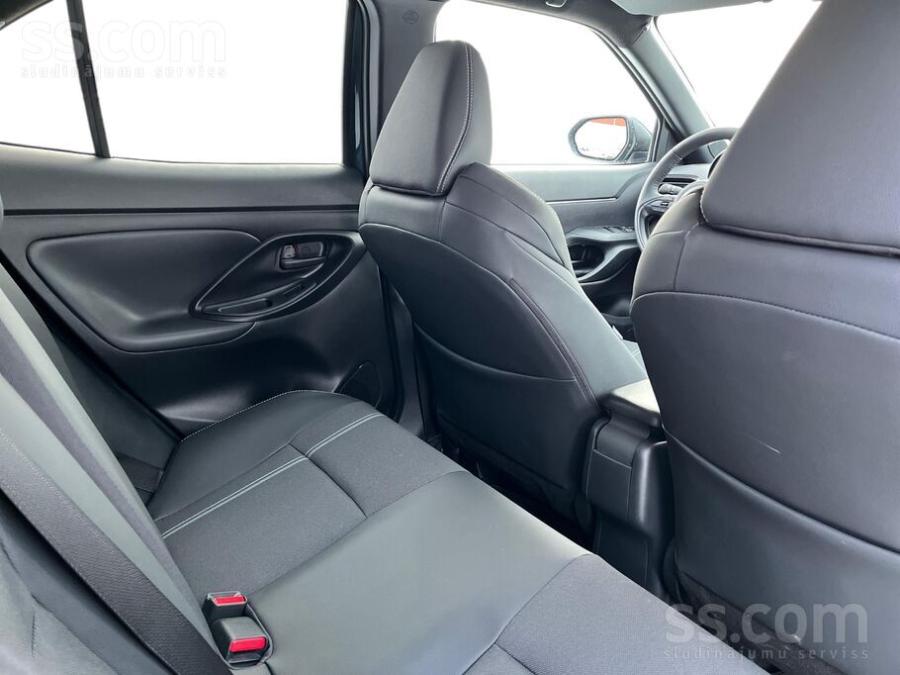 Green Toyota Yaris 2026 in Riga, with an engine capacity of 1.50 L and mileage of 4 thousand km for 29990 €, photo 8 on AUTOMOTO.COM.LV