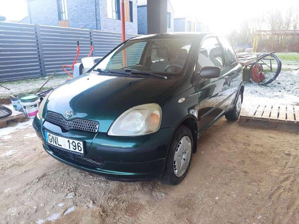 Green Toyota Yaris 2000 in Kaunas, with an engine capacity of 1.30 L and mileage of 276 thousand km for 950 €, photo 2 on AUTOMOTO.COM.LV
