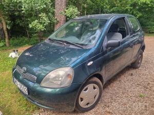 Zaļš Toyota Yaris 2000 Gulbene, ar dzinēja tilpumu 1.30 L un nobraukumu 148 tūkst. km par 350 €, foto  vietnē AUTOMOTO.COM.LV
