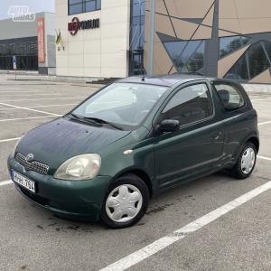 Zaļš Toyota Yaris 2002 Šauļi, ar dzinēja tilpumu 1.00 L un nobraukumu 210 tūkst. km par 999 €, foto  vietnē AUTOMOTO.COM.LV