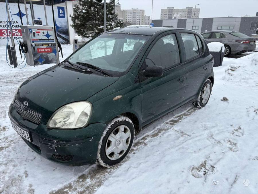 Green Toyota Yaris 2003 in Vilnius, with an engine capacity of 1.36 L and mileage of 302 thousand km for 450 €, photo 2 on AUTOMOTO.COM.LV