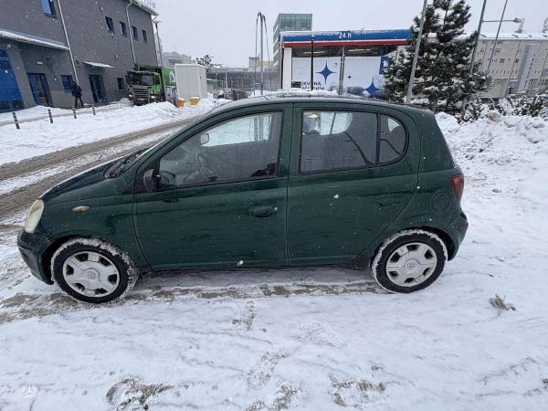 Green Toyota Yaris 2003 in Vilnius, with an engine capacity of 1.36 L and mileage of 302 thousand km for 450 €, photo 3 on AUTOMOTO.COM.LV