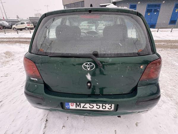 Green Toyota Yaris 2003 in Vilnius, with an engine capacity of 1.36 L and mileage of 302 thousand km for 450 €, photo 5 on AUTOMOTO.COM.LV