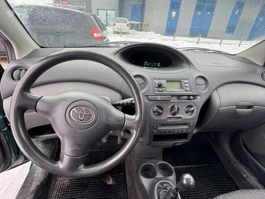 Green Toyota Yaris 2003 in Vilnius, with an engine capacity of 1.36 L and mileage of 302 thousand km for 450 €, photo 9 on AUTOMOTO.COM.LV