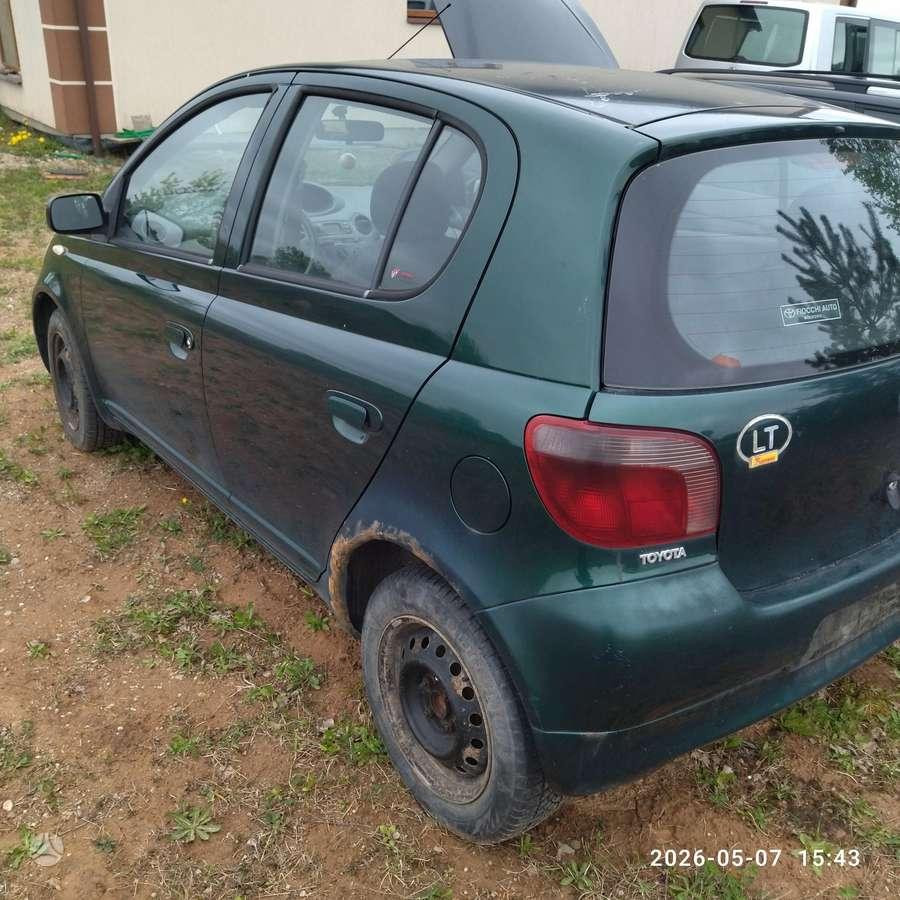 Zaļš Toyota Yaris 2003 Viļņa, ar dzinēja tilpumu 1.36 L un nobraukumu 301 tūkst. km par 800 €, foto 4 vietnē AUTOMOTO.COM.LV
