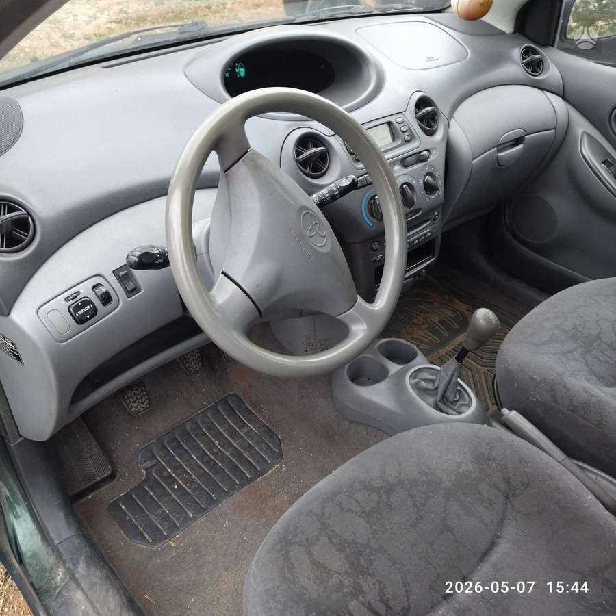Zaļš Toyota Yaris 2003 Viļņa, ar dzinēja tilpumu 1.36 L un nobraukumu 301 tūkst. km par 800 €, foto 8 vietnē AUTOMOTO.COM.LV