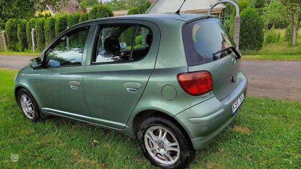 Green Toyota Yaris 2005 in Vilnius, with an engine capacity of 1.30 L and mileage of 105 thousand km for 2700 €, photo 2 on AUTOMOTO.COM.LV