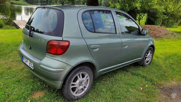 Green Toyota Yaris 2005 in Vilnius, with an engine capacity of 1.30 L and mileage of 105 thousand km for 2700 €, photo 3 on AUTOMOTO.COM.LV