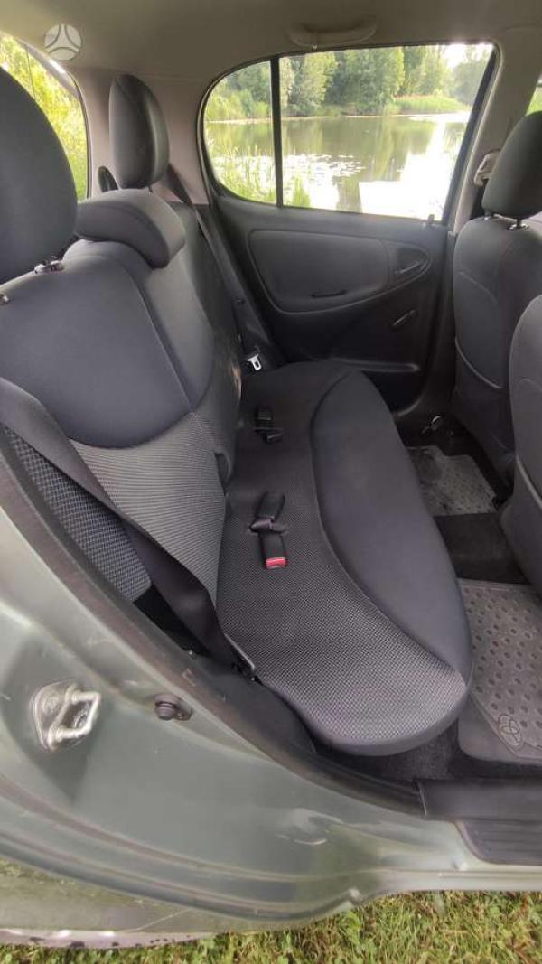 Green Toyota Yaris 2005 in Vilnius, with an engine capacity of 1.30 L and mileage of 105 thousand km for 2700 €, photo 9 on AUTOMOTO.COM.LV