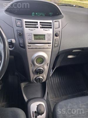 Zaļš Toyota Yaris 2007 Rīga, ar dzinēja tilpumu 1.40 L un nobraukumu 177 tūkst. km par 1500 €, foto 5 vietnē AUTOMOTO.COM.LV