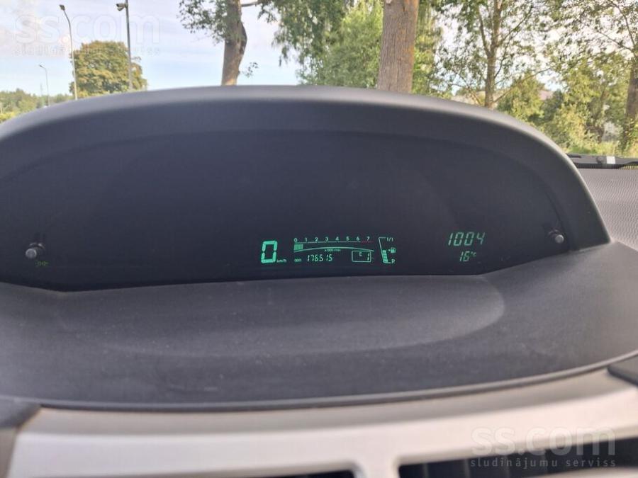 Zaļš Toyota Yaris 2007 Rīga, ar dzinēja tilpumu 1.40 L un nobraukumu 177 tūkst. km par 1500 €, foto 6 vietnē AUTOMOTO.COM.LV