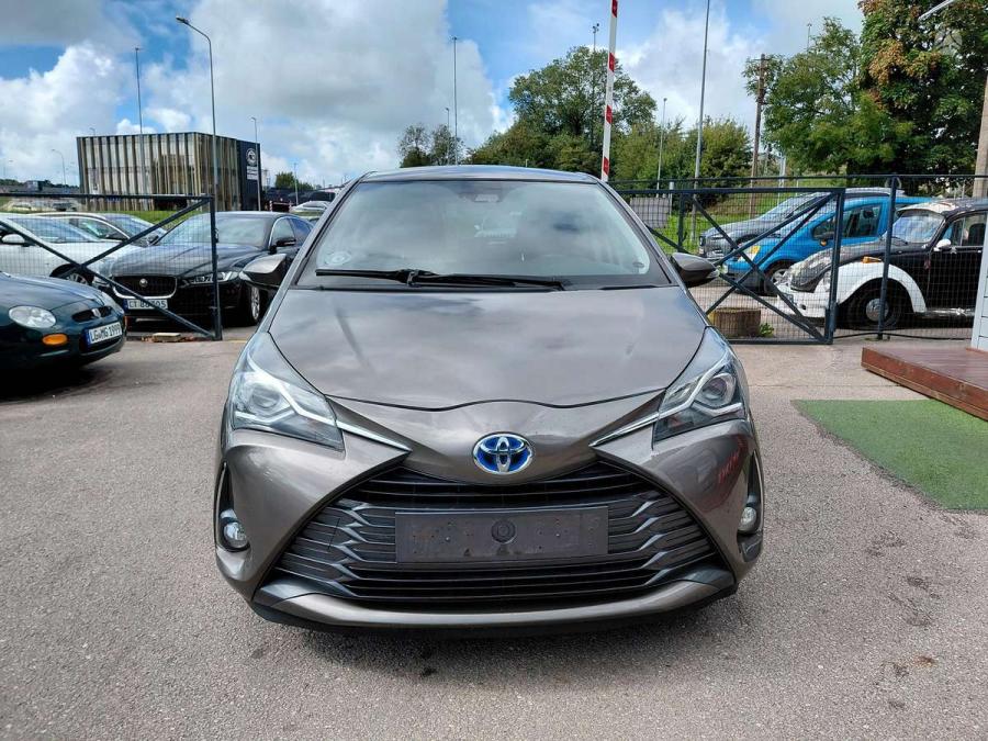 Green Toyota Yaris 2018 in Klaipeda, with an engine capacity of 1.50 L and mileage of 165 thousand km for 10500 €, photo 4 on AUTOMOTO.COM.LV